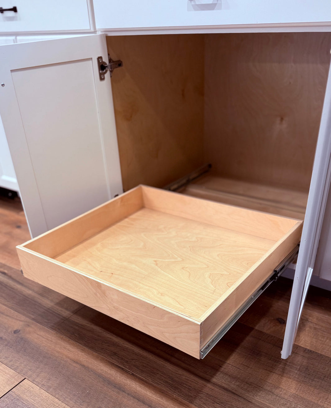 Single Slide-Out Drawers & Shelves – Interior Cabinet Solutions