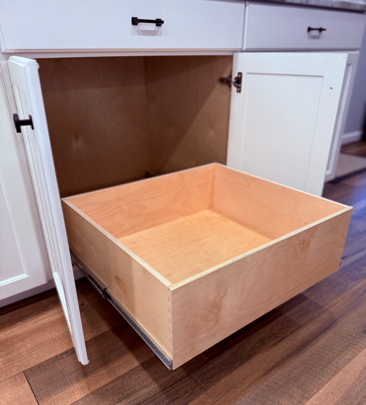 Single slide out drawer – Interior Cabinet Solutions